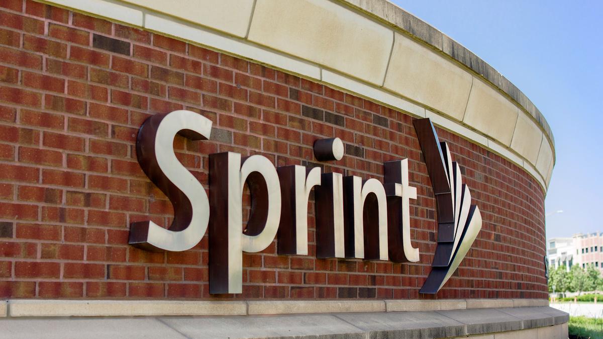 Sprint laying off hundreds more in Kansas - Wichita Business Journal