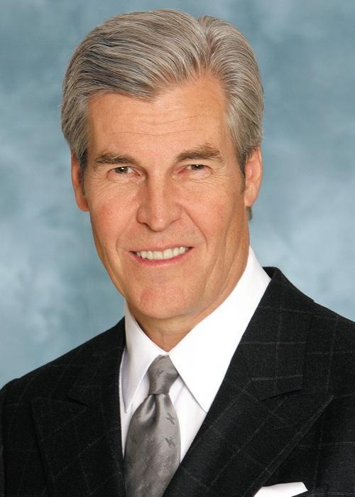 Macy's stock closes at record high, analyst ups price target ...