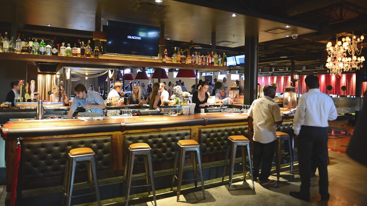 Cocktails and competition: Metro Atlanta gamebars slake thirst for play ...