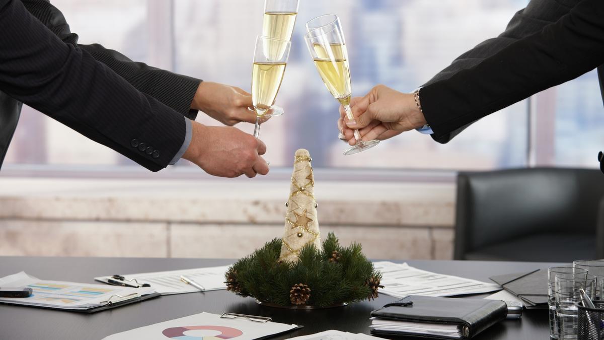 8 ways to master holiday networking - The Business Journals