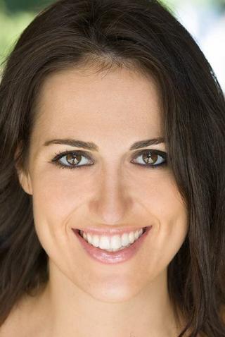 Amanda Slavin Headshot