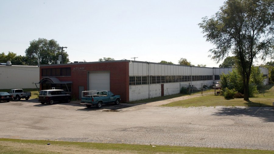 Heavy lift manufacturer Pflow buys Milwaukee building for expansion ...