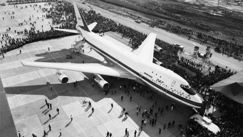 Thousands bid farewell to final Boeing 747 - Puget Sound Business Journal
