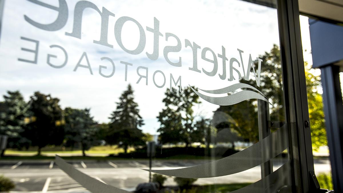 WaterStone to open as Cornerstone Bank closes in Fox Point - Milwaukee ...