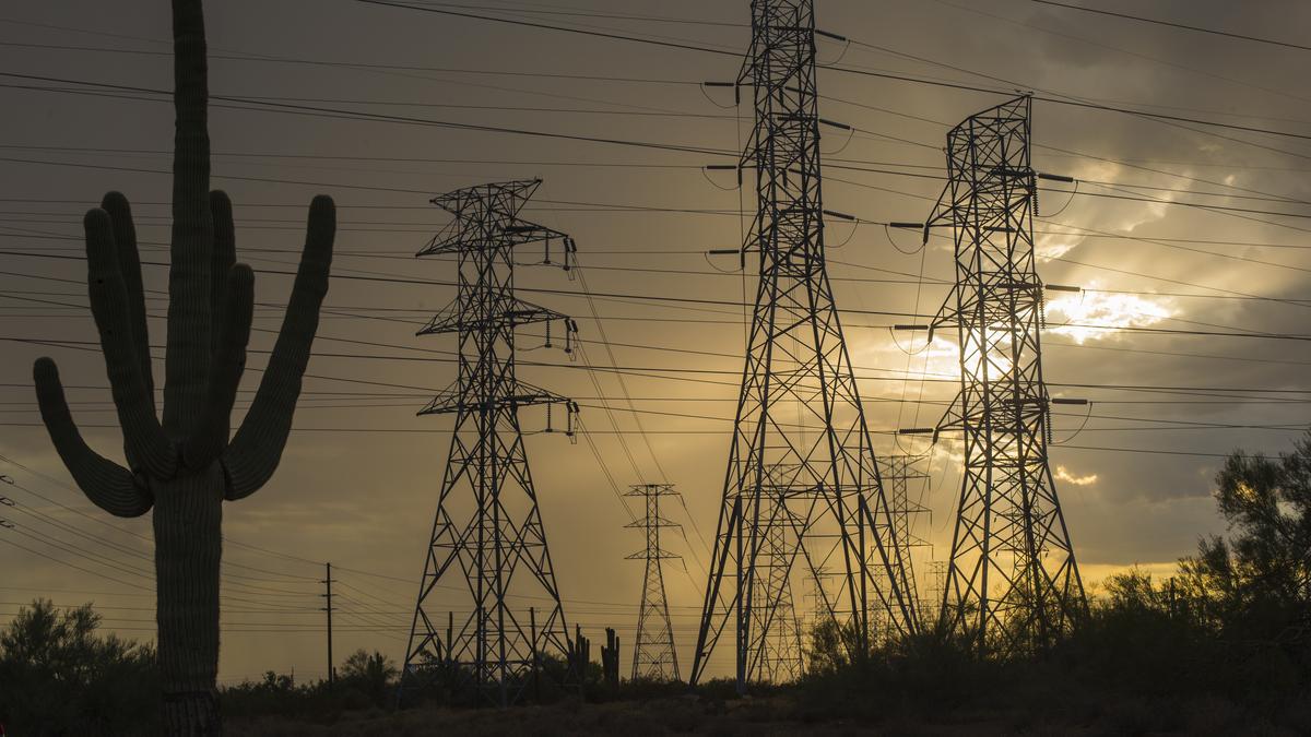 APS power maintenance downtown ends in worker death, street closures ...