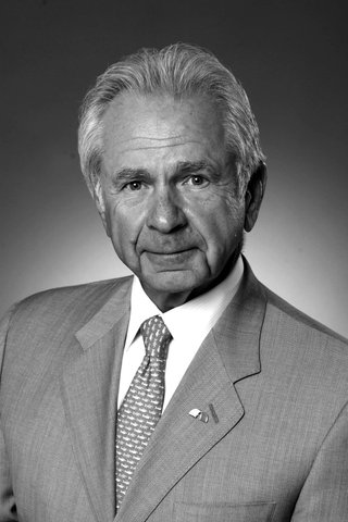 John Kanas