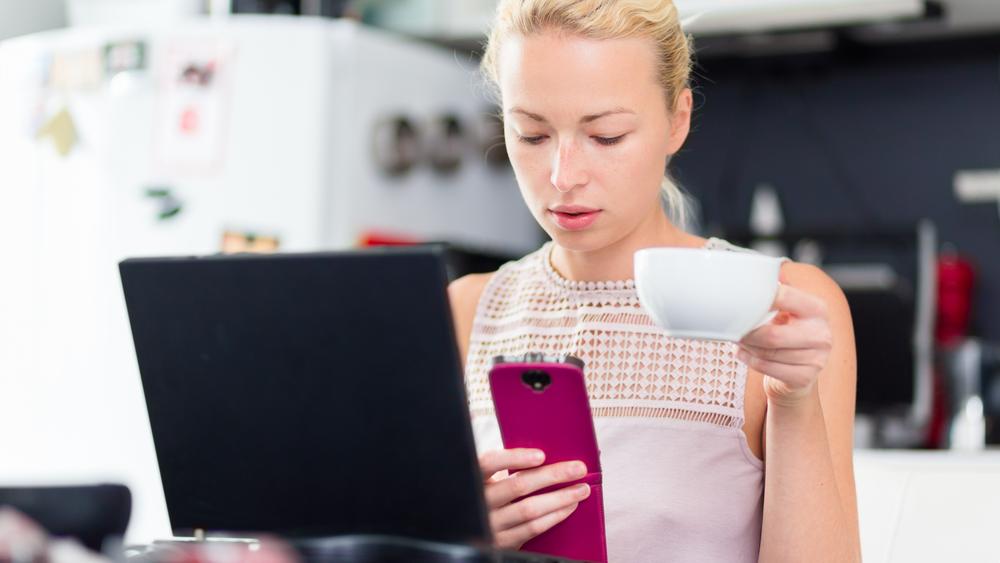 10 bad habits that should be banned from the workplace forever ...