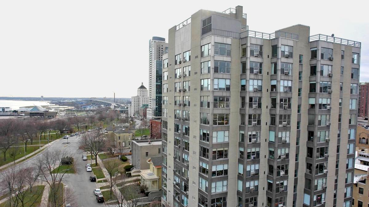 Milwaukee high-rise apartment rents down over the past year - Milwaukee ...