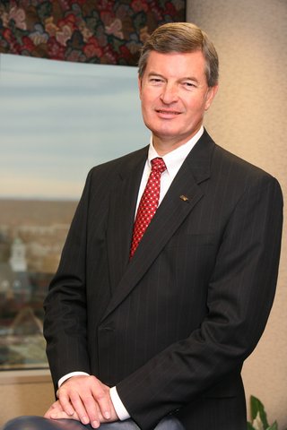 BB&T Chairman and CEO Kelly King gets 9% pay raise, COO Christopher ...