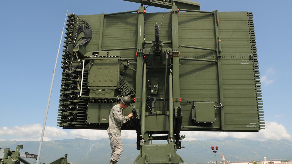 Raytheon fights to hold on to $1 billion Air Force radar program ...