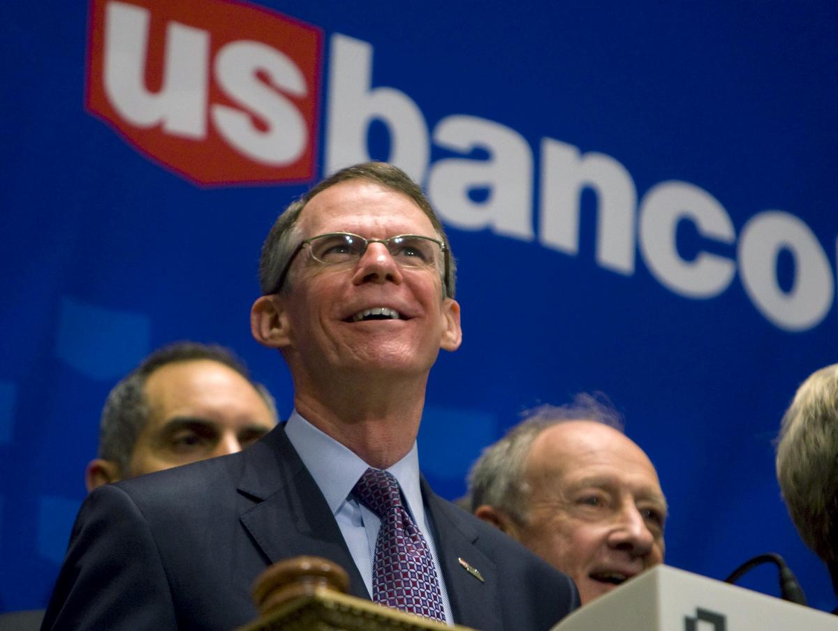 U.S. Bancorp CEO Richard Davis and CFO Andy Cecere ringing NYSE closing ...