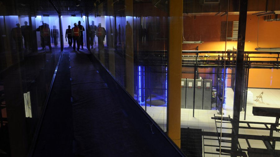 RagingWire puts class A office space, tour walkways in data center ...