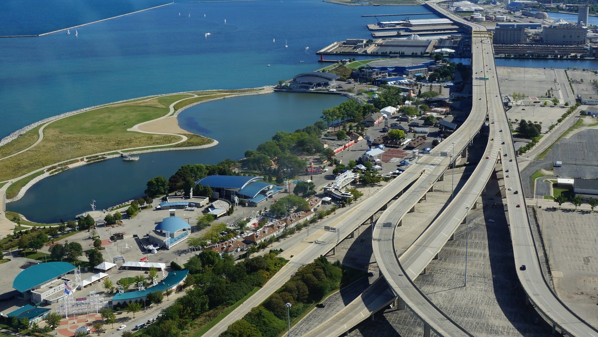 Six-foot-tall safety fence to be installed on Hoan Bridge - Milwaukee ...