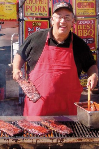 'Famous' Dave Anderson returns to Famous Dave's - Minneapolis / St ...