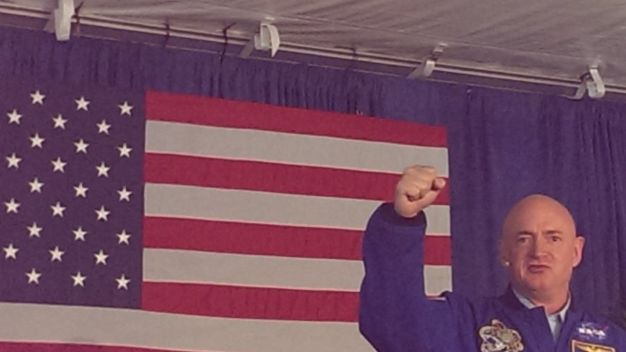 Astronaut Mark Kelly speaks at Brooks Rehabilitation about Rep ...
