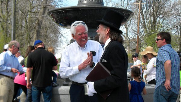Clifton unveils restored fountain named for Cincinnati business leader ...