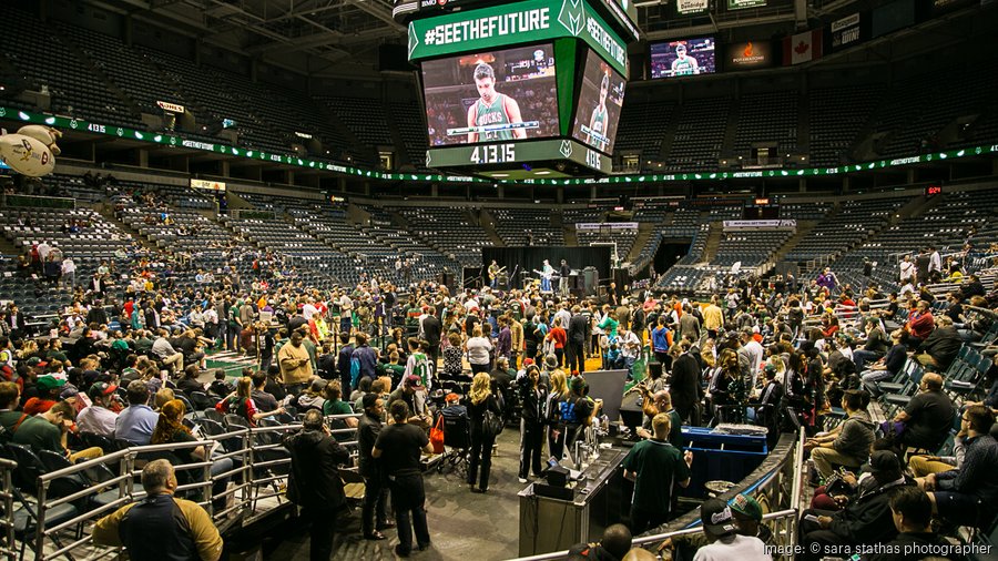 Milwaukee Bucks show off new logo, colors at fan viewing party ...
