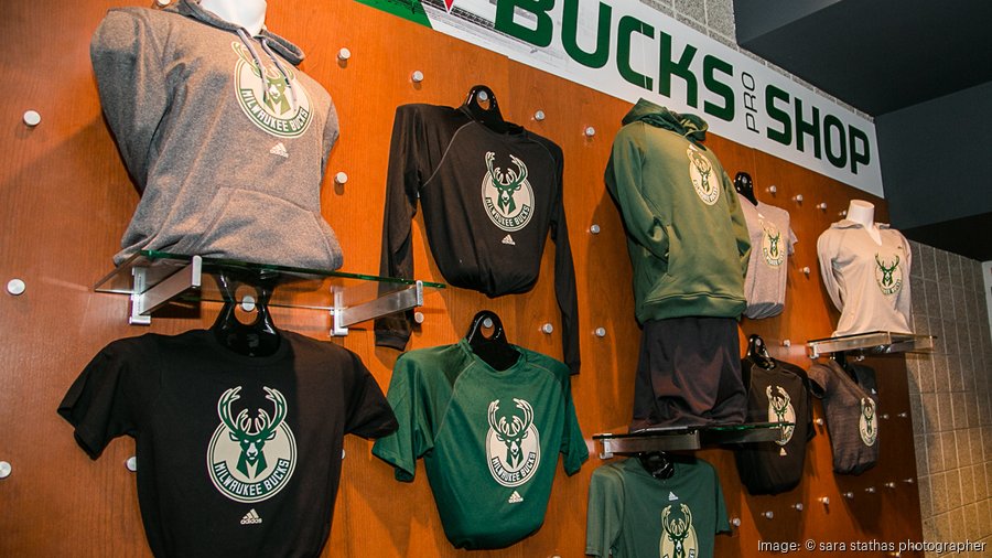 Milwaukee Bucks show off new logo, colors at fan viewing party ...