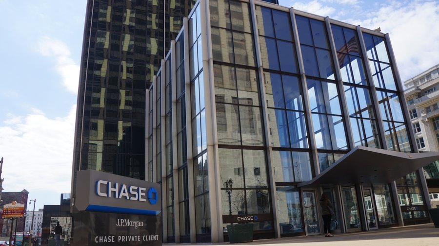 Chase Tower in downtown Milwaukee undergoing multimillion-dollar ...