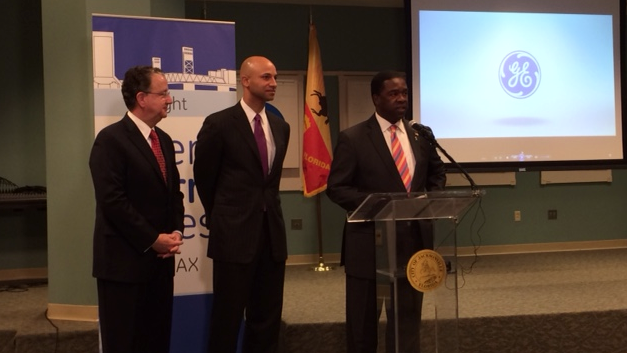 Jacksonville debuts high-tech streetlights — and they're watching you ...