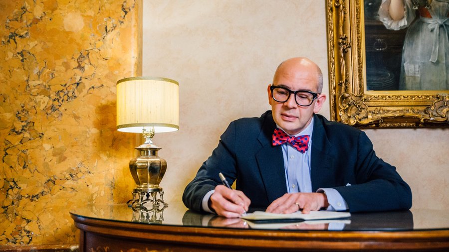 Pfister Hotel hires actor and director to be its new narrator ...