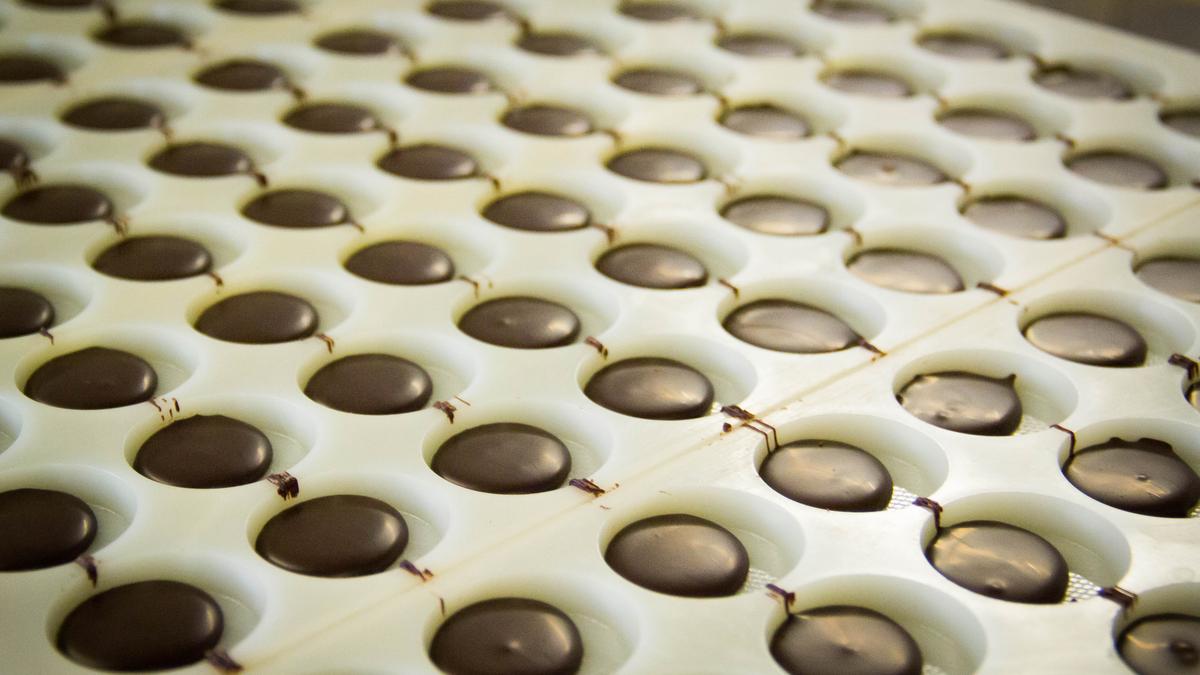 Video: Behind the scenes at TCHO's Berkeley chocolate factory (Video ...