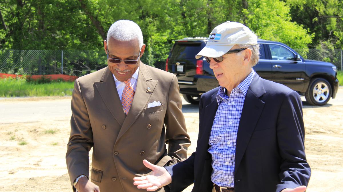 AutoZone founder J.R. "Pitt" Hyde has transfers almost half of his ...