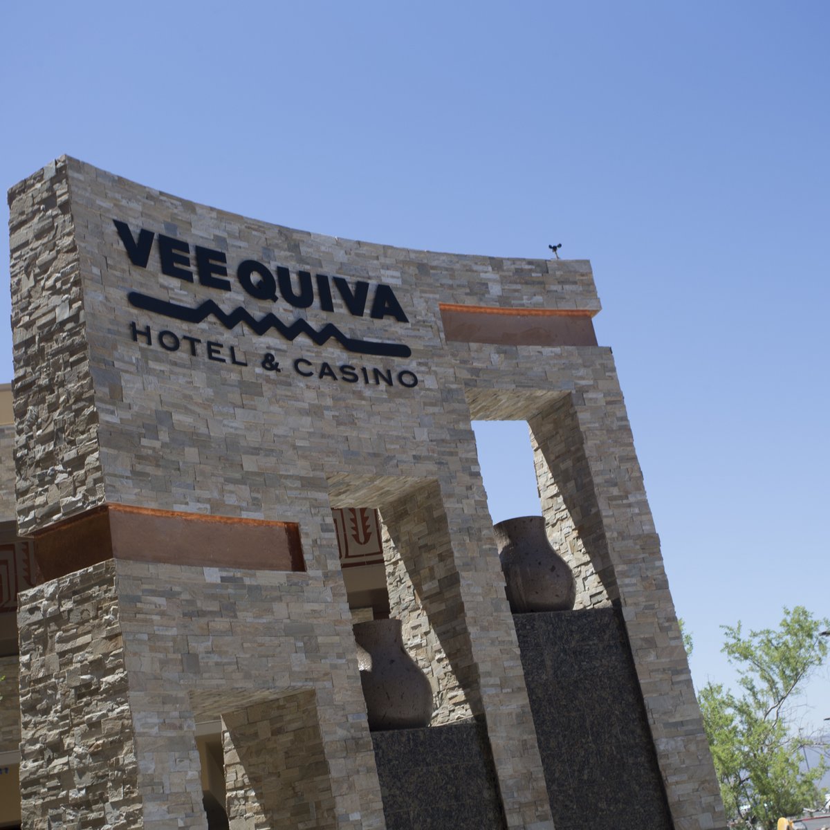Vee Quiva Logo Vee Quiva Hotel & Casino Development TynanGroup