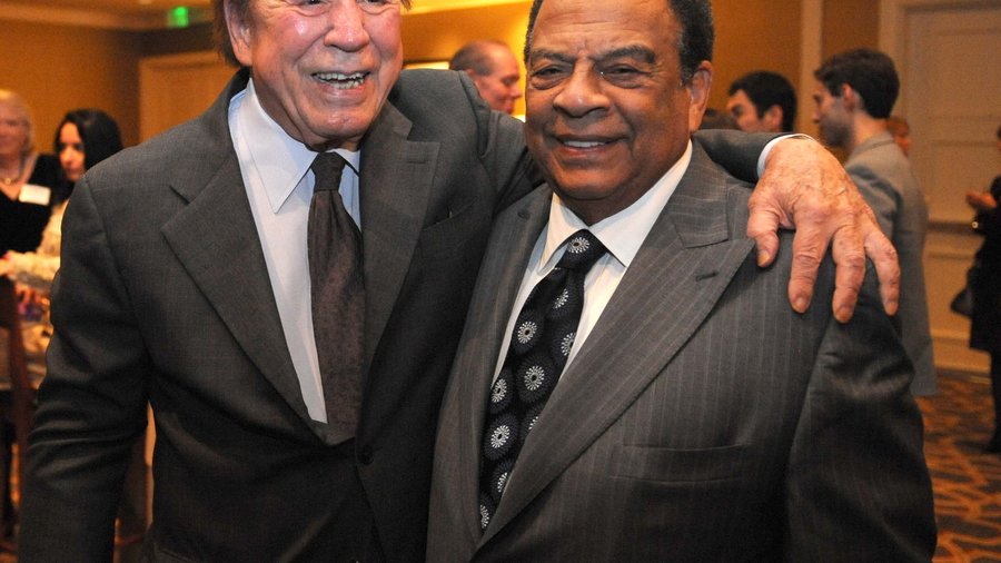 John Portman (L)