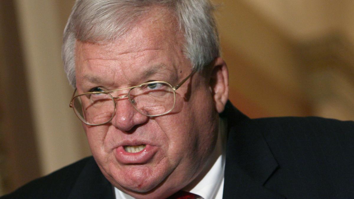 Dennis Hastert made millions by becoming a lobbyist after leaving ...