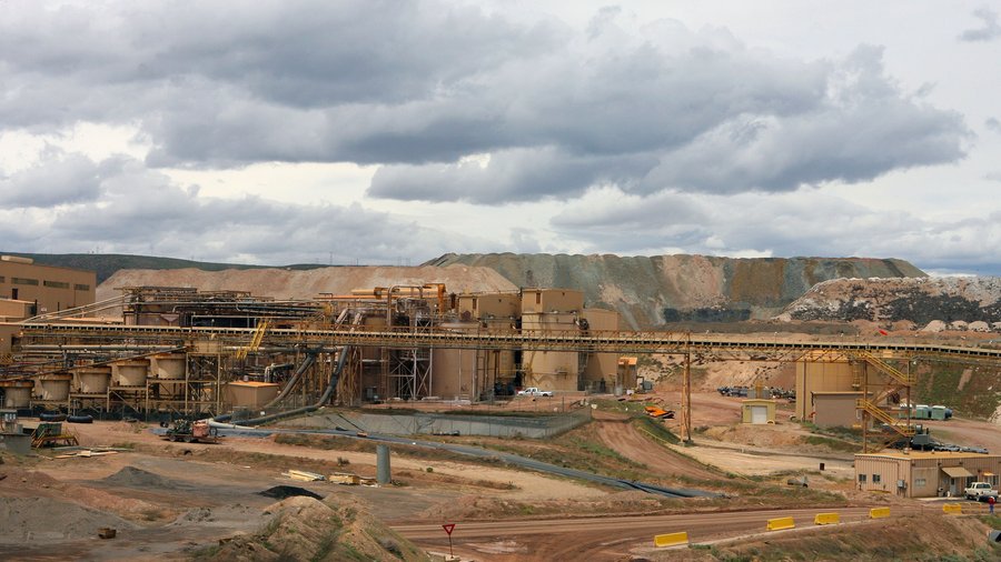 Newmont Mining, Goldcorp strike $10 billion merger deal - Denver ...