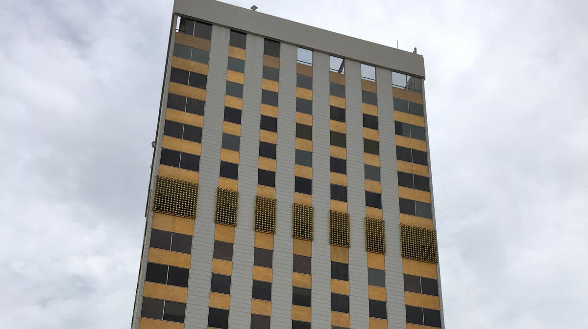 Slideshow: Two 18th-story penthouses in Bank of the West building on ...