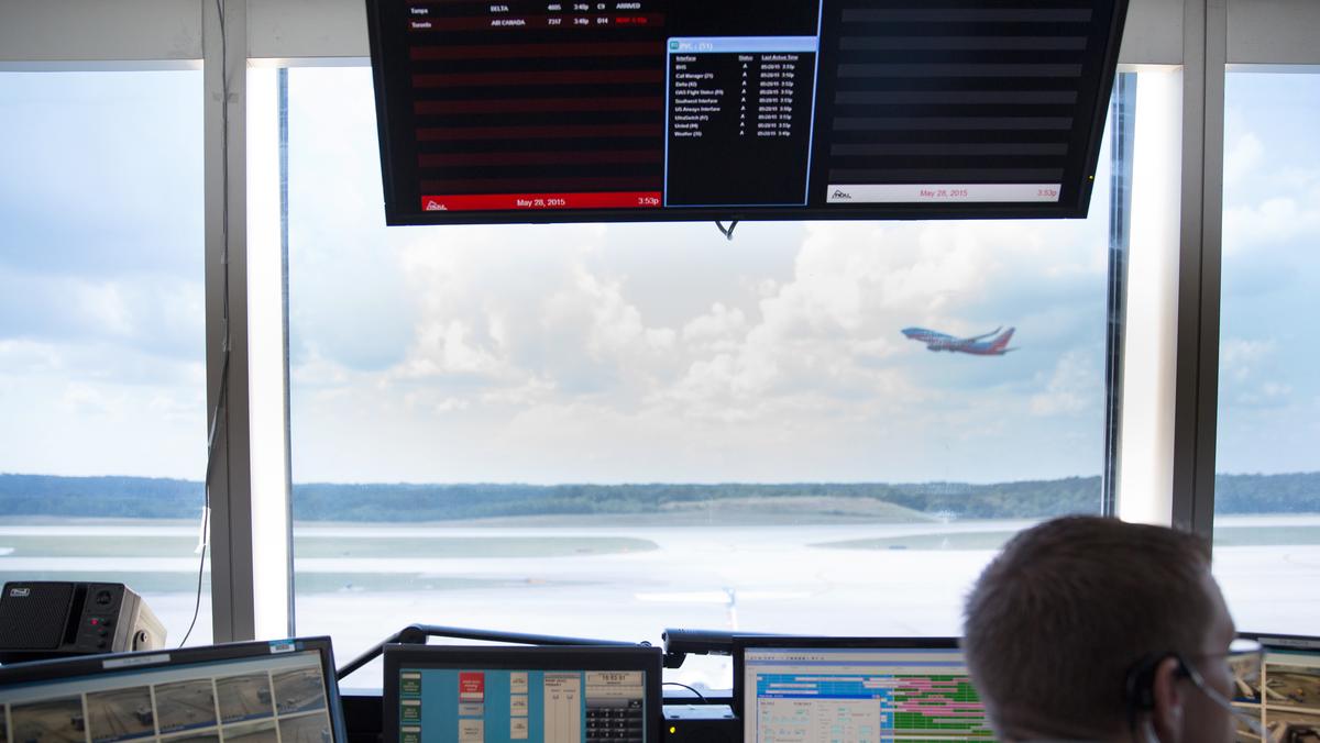 Midway Airport control tower reopens as Southwest Airlines slashes ...