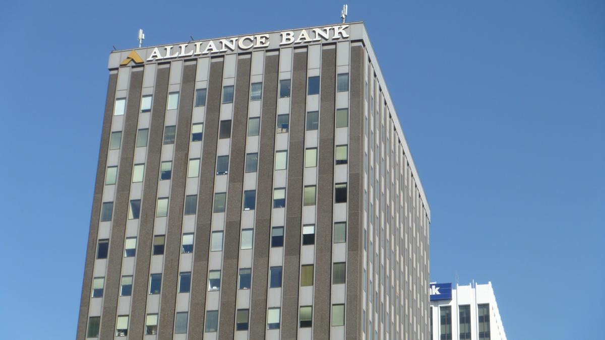 Alliance Bank Center tenants told to leave St. Paul tower within days ...