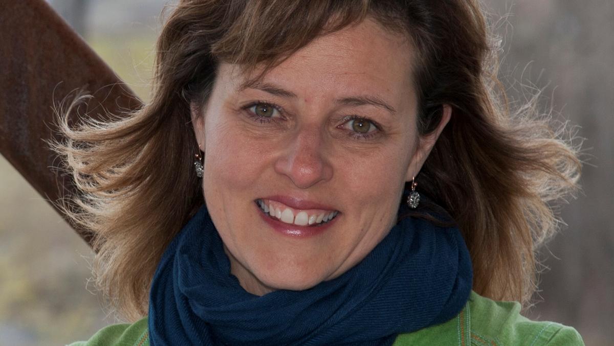 Laura Bray succeeds Leo Ries as executive director of LISC Milwaukee ...