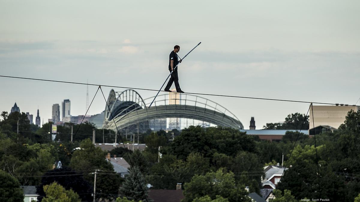 See high-wire daredevil Nik Wallenda complete his longest tightrope ...