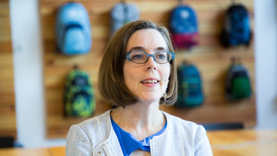 Gov. Kate Brown proposes tiered Oregon minimum wage hike - Portland ...