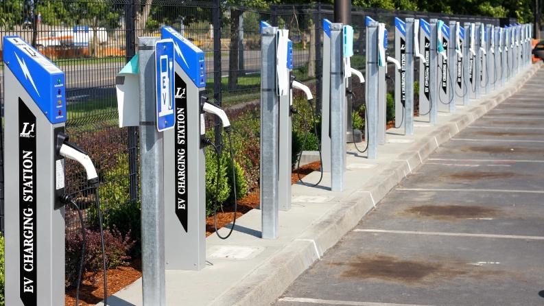 PDX adds 42 EV charging units, the most in the nation - Portland ...