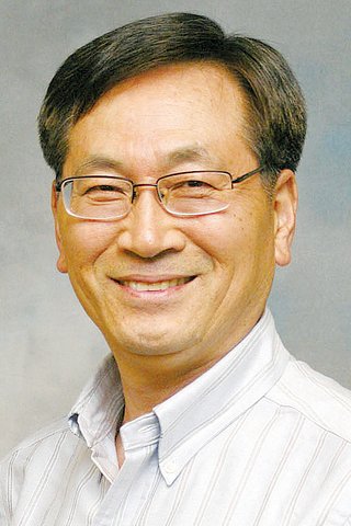 Tech Titans: Community hero category winner, Gil Lee of IntelliChoice ...