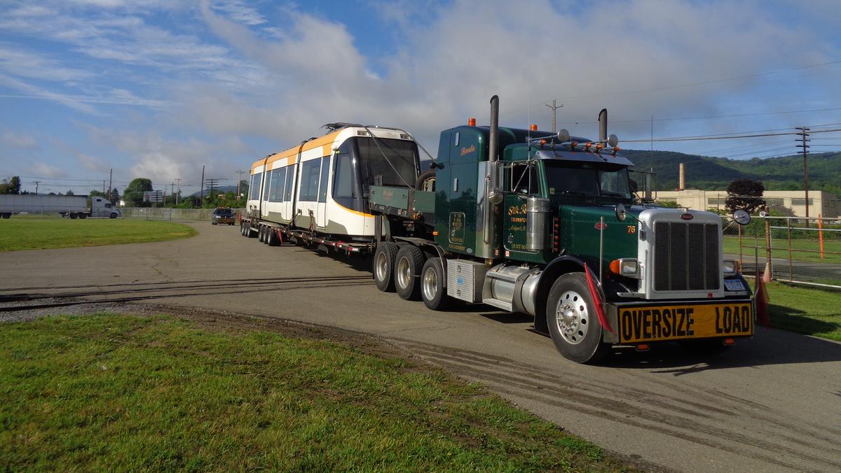 Cincinnati’s second streetcar set to arrive Tuesday - Cincinnati ...