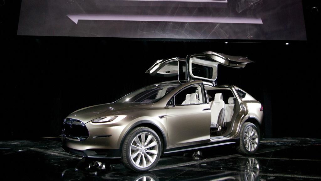 Tesla Model X spotted in the wild; how the crossover looks on the road ...