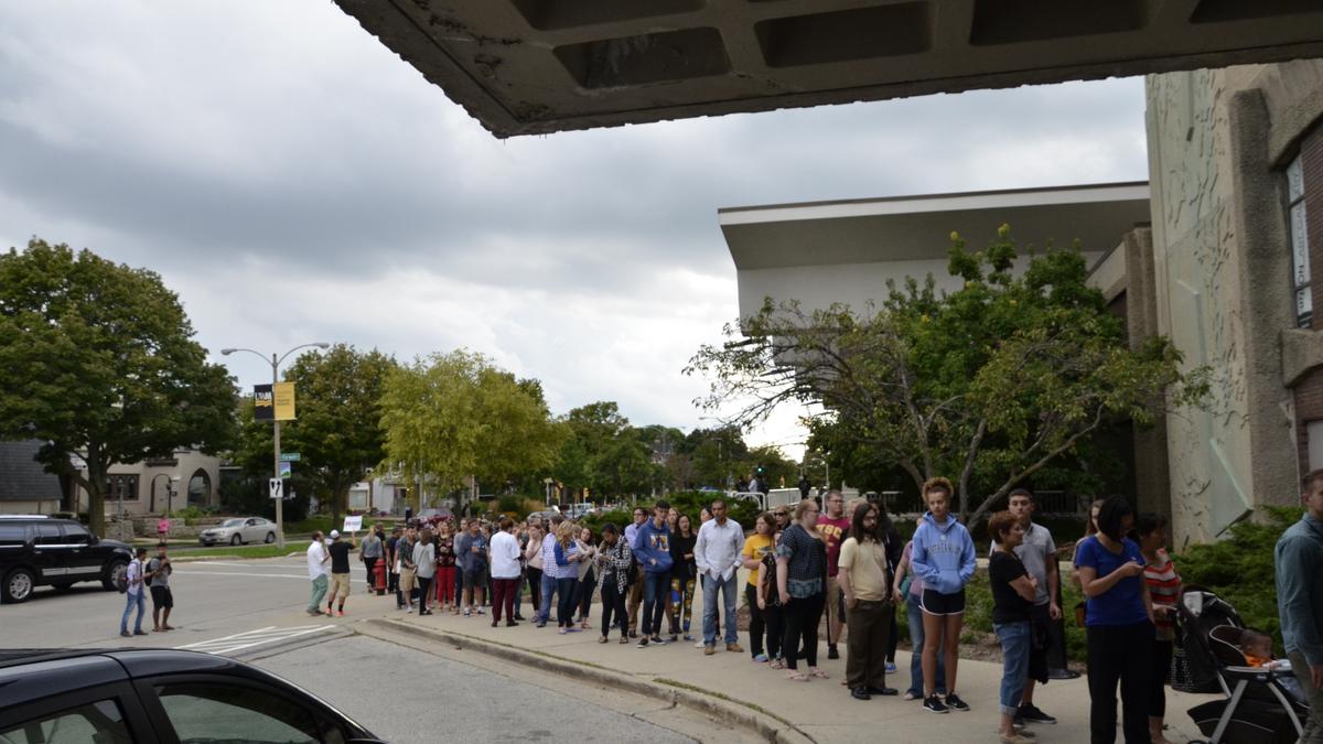 In University of Wisconsin-Milwaukee visit, Hillary Clinton lambasts ...