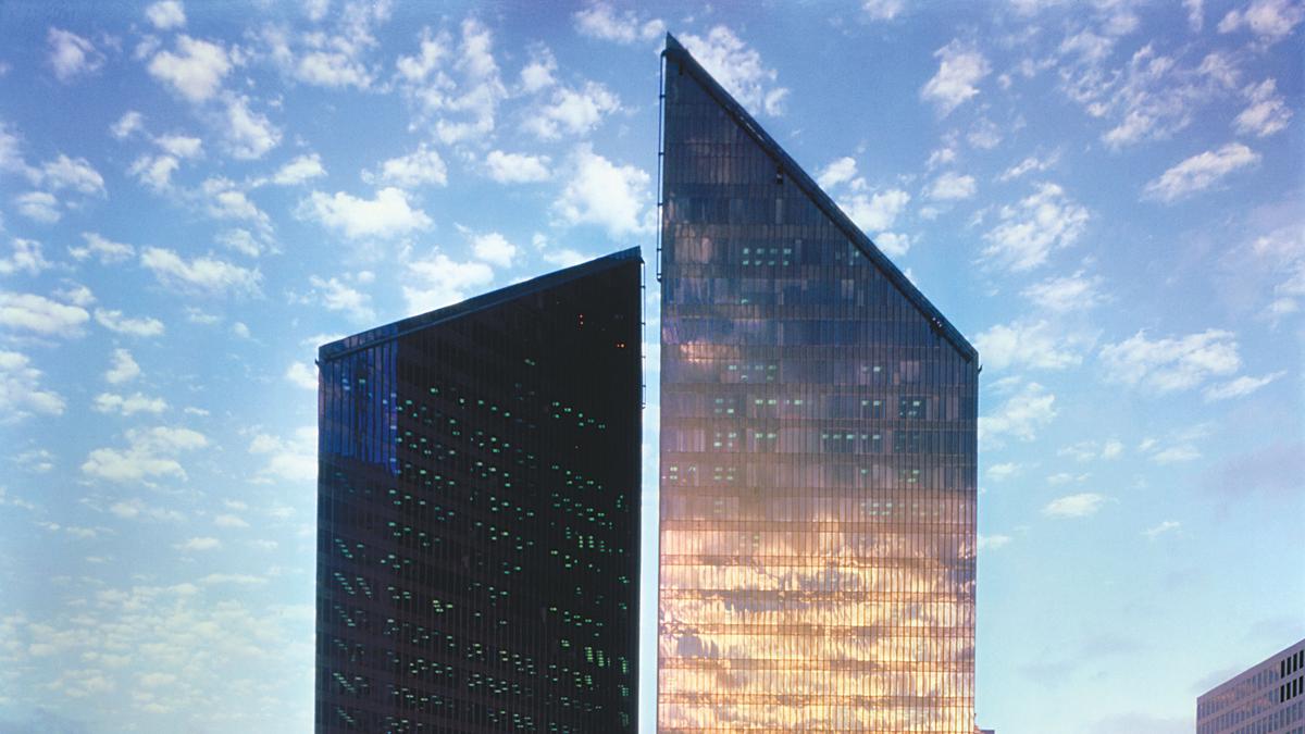 Bracewell & Giuliani extends lease in Pennzoil Place in downtown ...