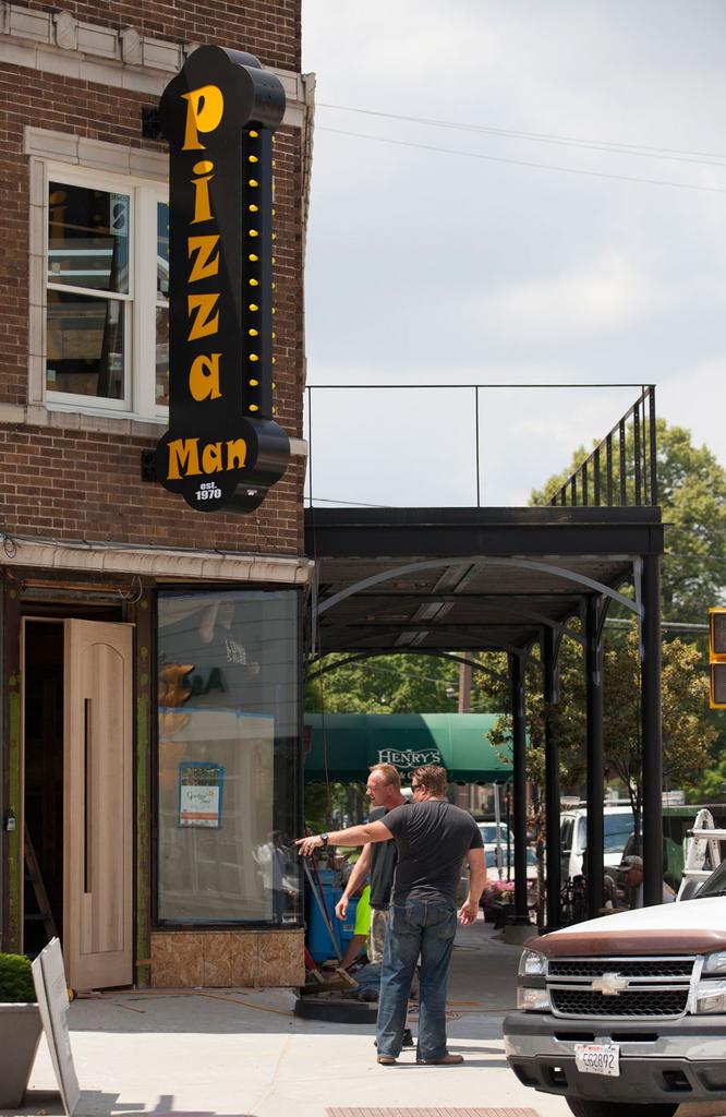 Inside look at new Pizza Man restaurant - Milwaukee Business Journal