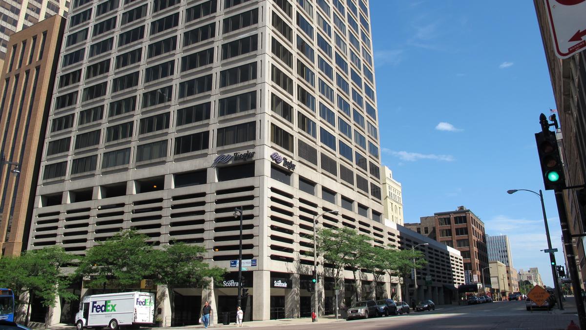 Downtown Milwaukee office to get expensive facelift - Milwaukee ...