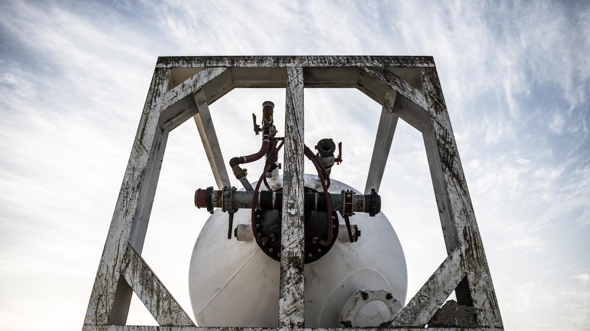 Lake Truck Lines unveils "silo setter" to lower costs in the oil field ...