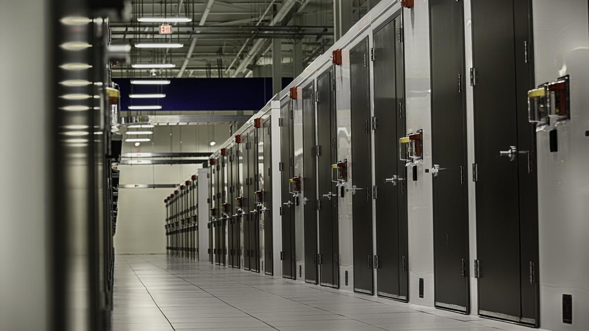 Phoenix to vote on $500 million data center expansion - Phoenix ...