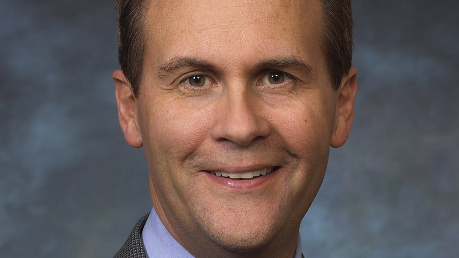 Deluxe Corp. CEO Lee Schram's pay drops - Minneapolis / St. Paul ...