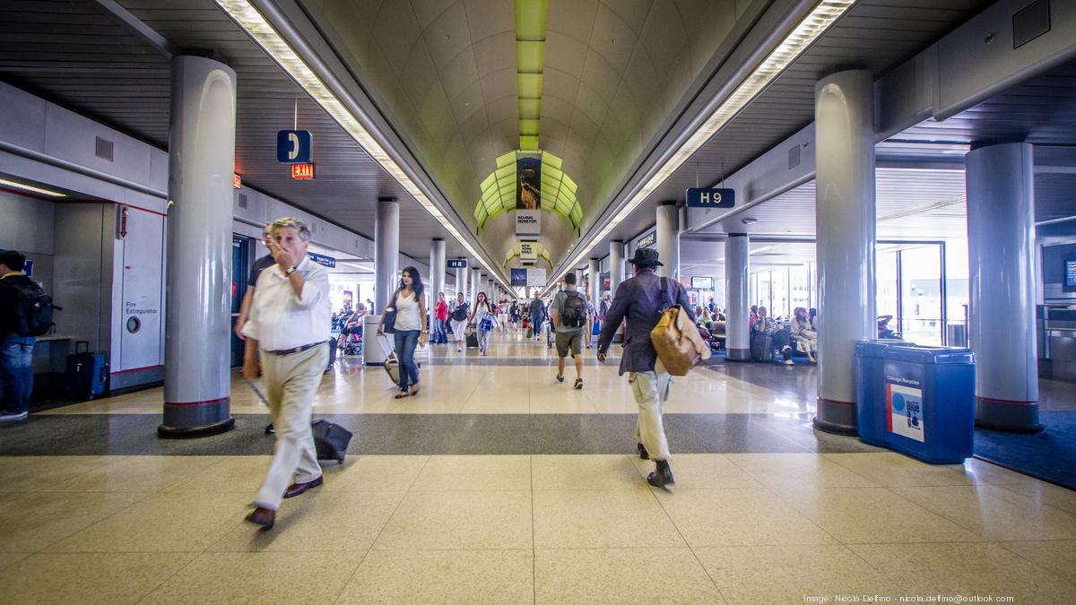 HMSHost O'Hare Airport eatery workers back on the job today - Chicago ...