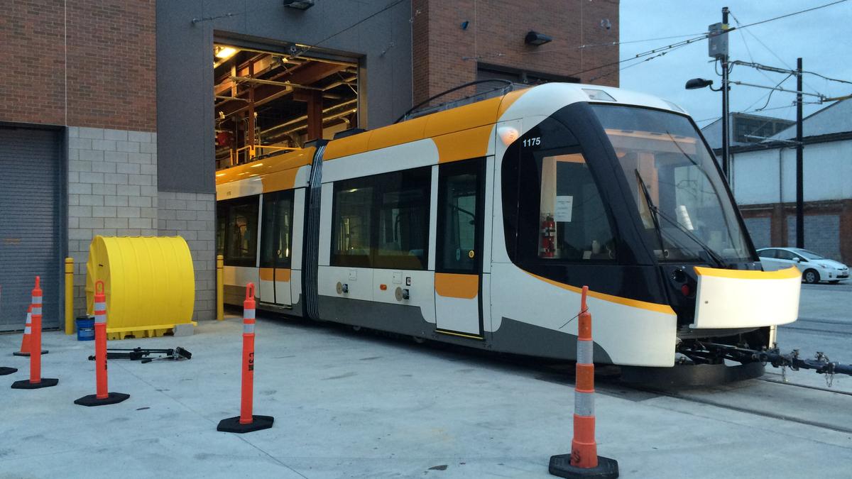 Cincinnati's first streetcar arrives - Cincinnati Business Courier